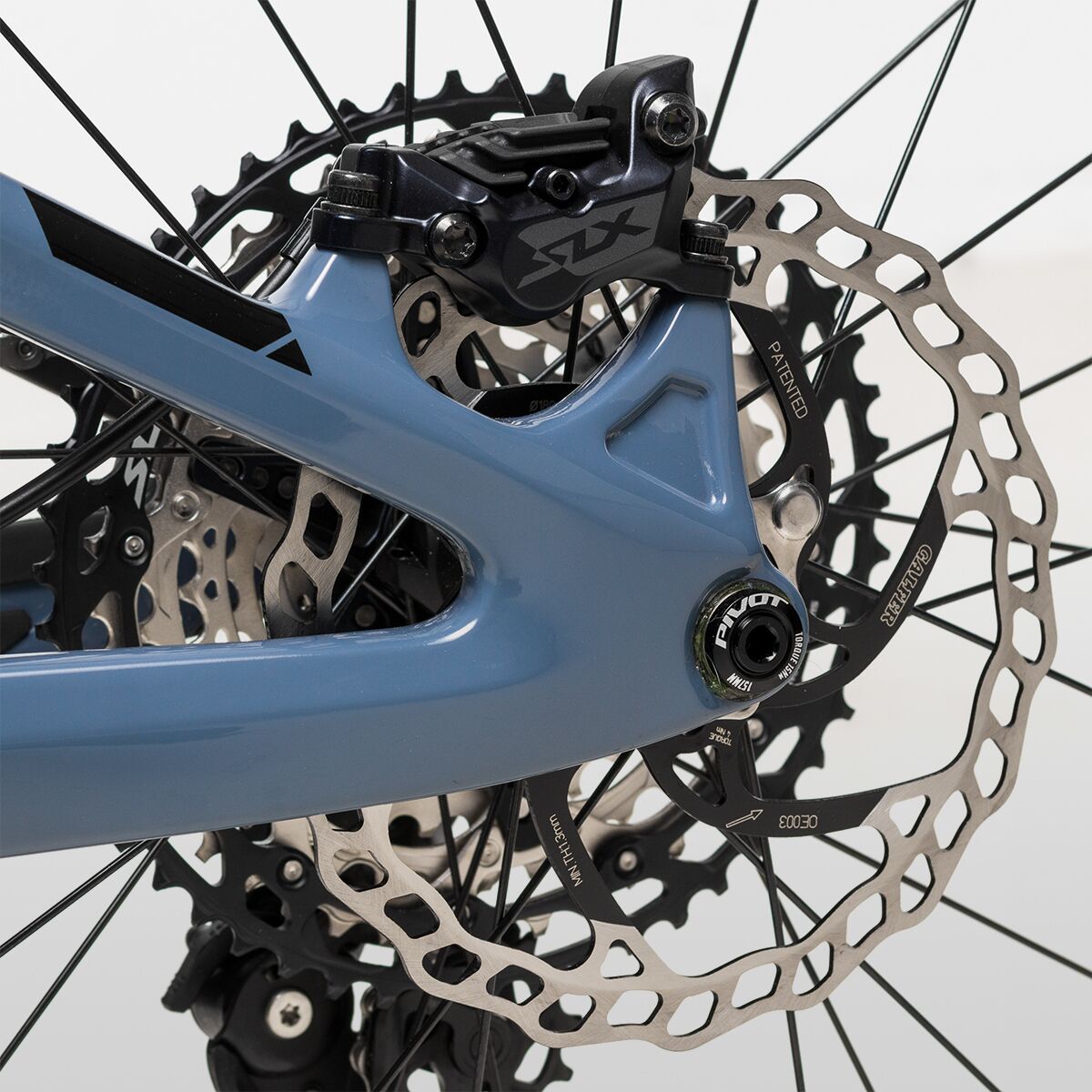 Pivot Shuttle AM Ride SLX/XT E-Bike - Bikes