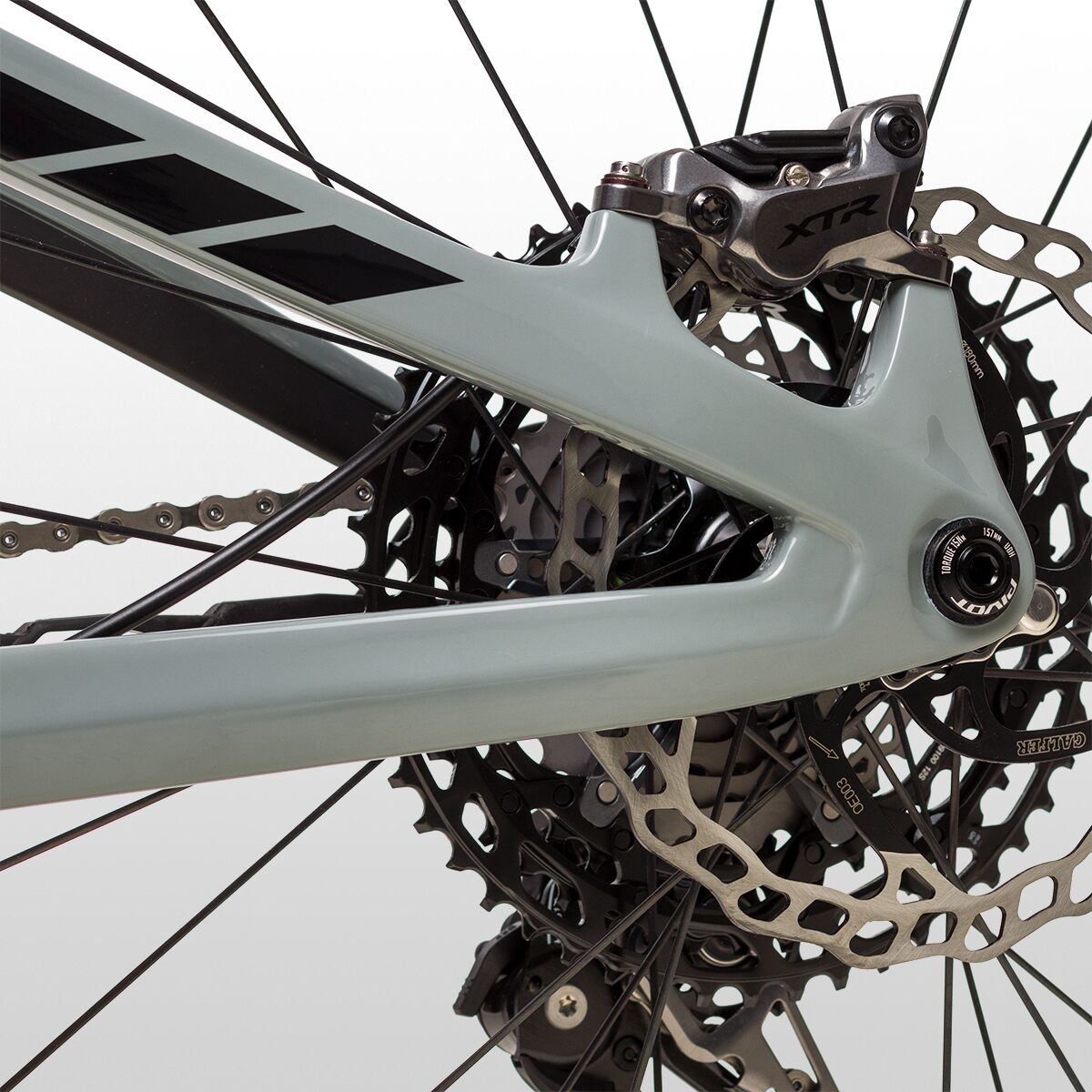Pivot Shuttle SL Team XTR Carbon Wheel E-Bike - Bikes
